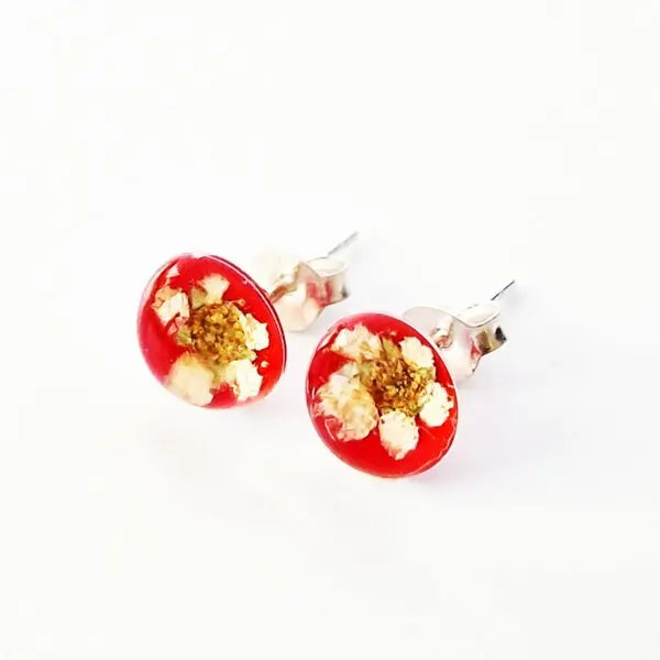 LAURA DAILI Glass Earrings With White Blossoms - Red