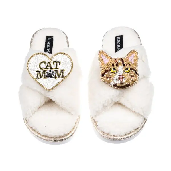 LAINES LONDON Boucle Slippers With Brooches - White