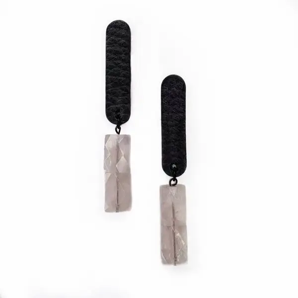 WAIWAI Drop Leather Earrings - Black/pink