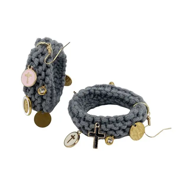 HILO DE MAR Hand-knitted Drop Earrings With Charms - Grey