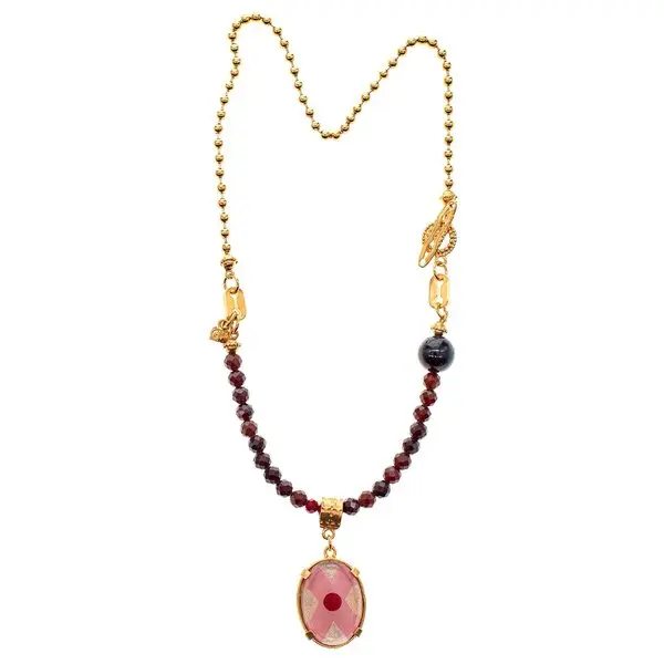 GEM KINGDOM Gold Plated Necklace With Intaglio Pendant And Garnet - Gold/pink