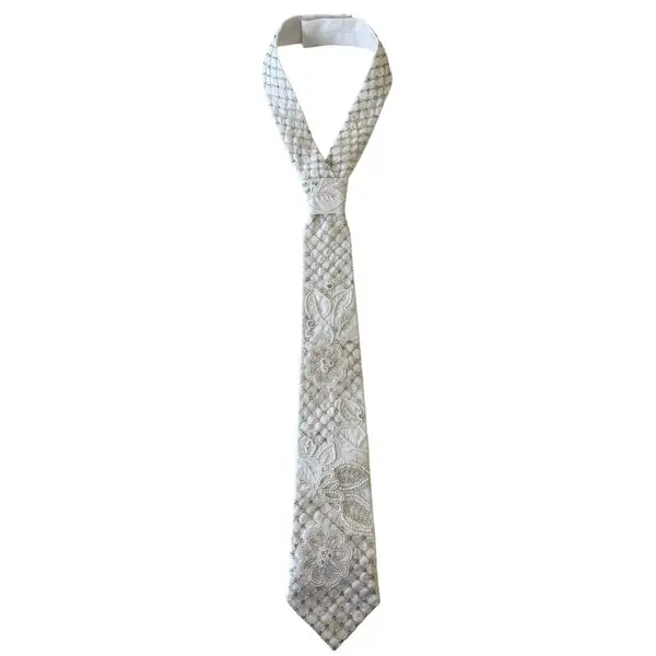 NANDANIE Embroidered Floral Petite Necktie - White