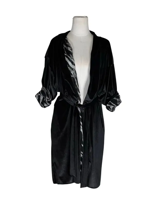 JENNAFER GRACE Onyx Velvet Reversible Koi Kimono - Black