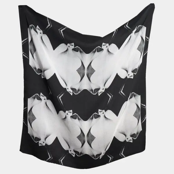 BABS BOUTIQUE NYC Black / White Silk Square Scarf Gaudi Black & White - Black/white