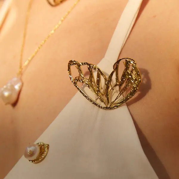 AUROZIA Pearl Wing Diamond Butterfly Brooch - Gold