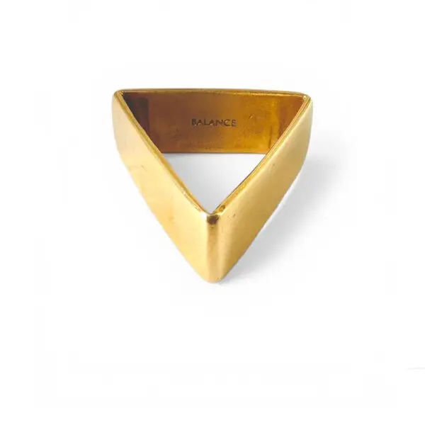AKI ROC JEWELRY Triangle Band Ring - Gold