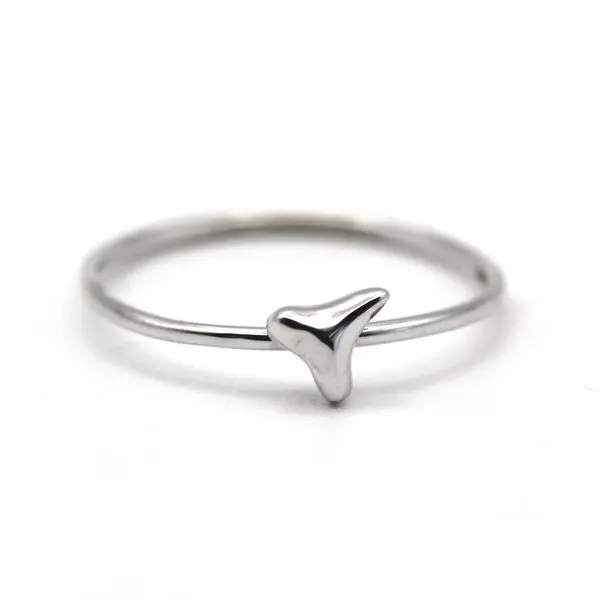 VICSTONENYC FINE JEWELRY Shark Tooth Ring - White