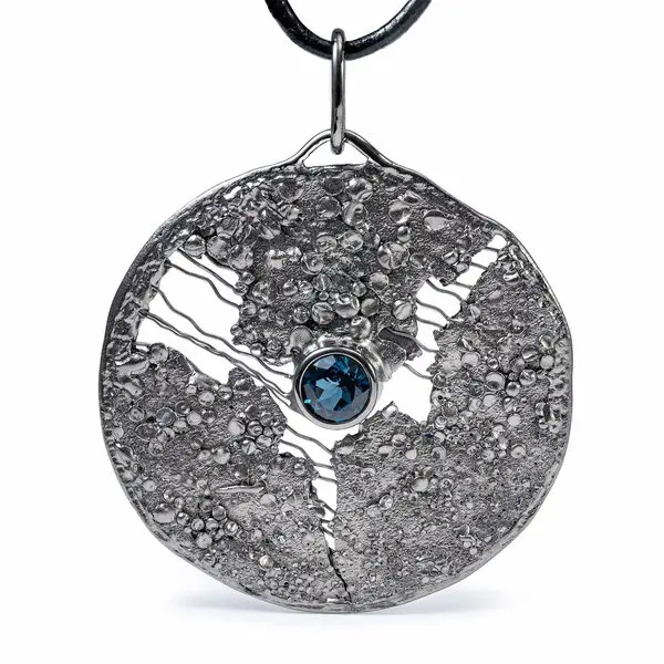 GERMAN KABIRSKI Rhiannon Silver And Titanium Mesh Pendant - Blue/silver