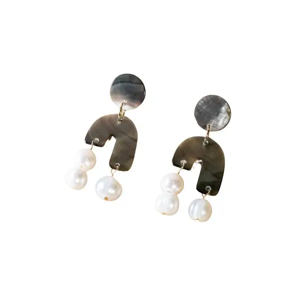Likhâ Asymmetrical Pearl Dangle Earrings - Black