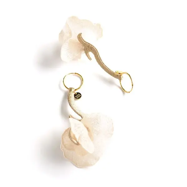 NANA WATANABE Petal-like Embroidered Earrings - White