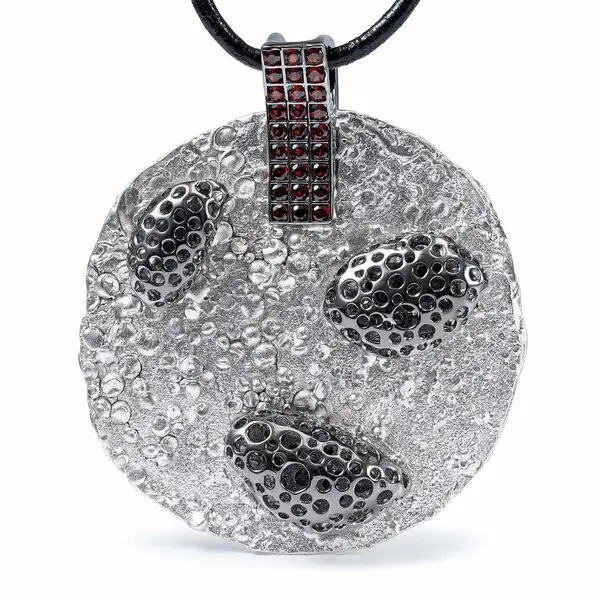 GERMAN KABIRSKI Niam Garnet Silver Pendant - Red/silver