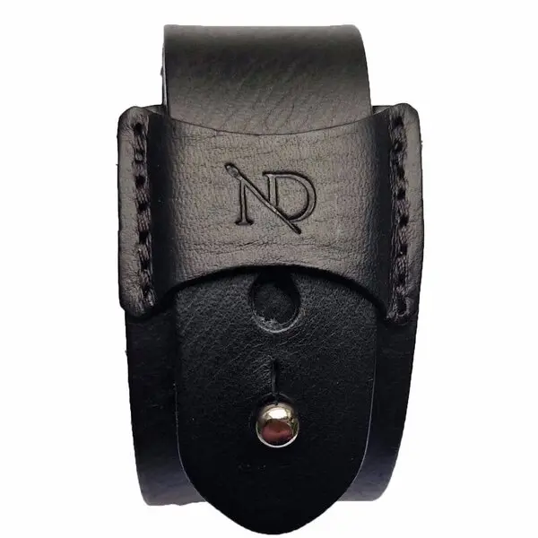 N'DAMUS LONDON Finsbury Natural Grain Leather Bracelet With Silver Button - Black