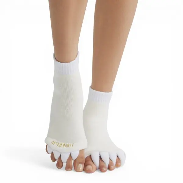 HIGH HEEL JUNGLE BY KATHRYN EISMAN High Heel Jungle The After Party Foot Relief Socks - White