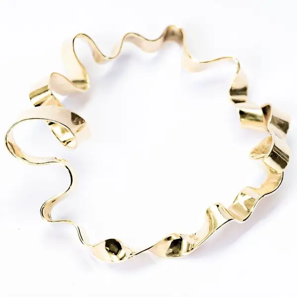 OOLO LONDON Ribbon Brass Bracelet - Gold