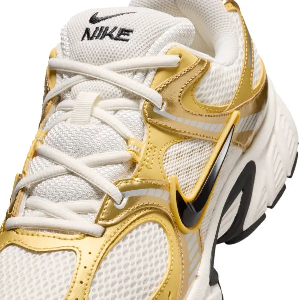 Nike V5 Rnr Athletic Sneakers - White