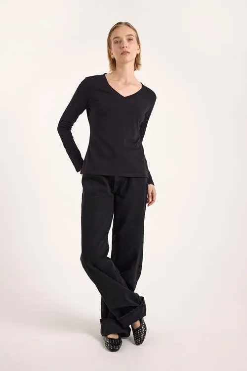 BRODIE CASHMERE Cotton V-neck Long Sleeve T-shirt - Black