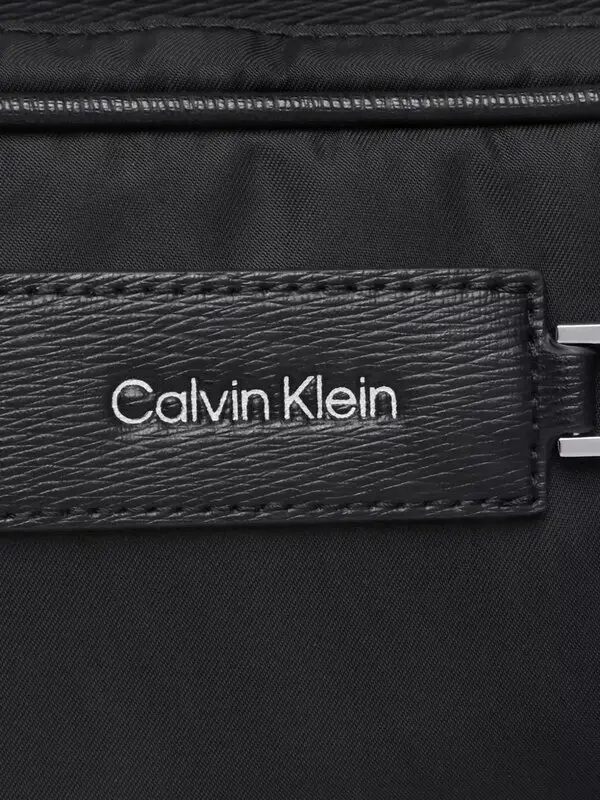 Calvin Klein Logo-patch Shoulder Bag