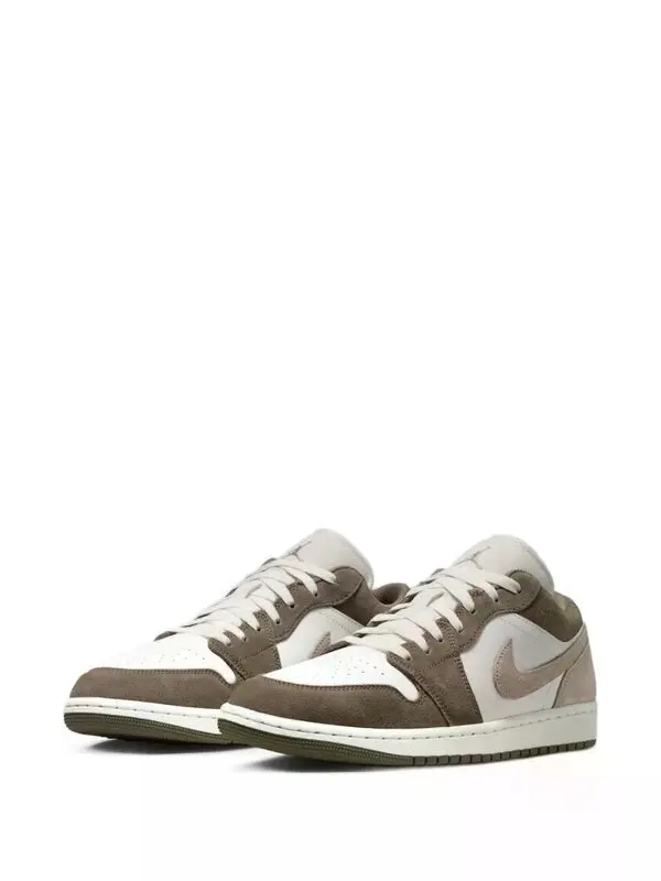 JORDAN 1 Low Sneakers