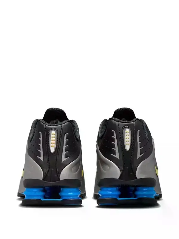 Nike Shox R4 Sneakers - Grey
