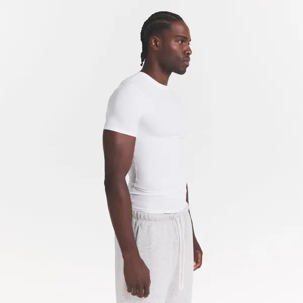 SKIMS Slim T Shirt | White | Large | Fits Everybody - Marble