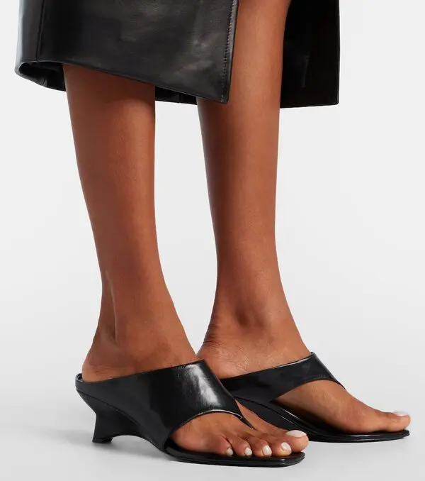 Khaite Marlow 55 Leather Thong Sandals - Black