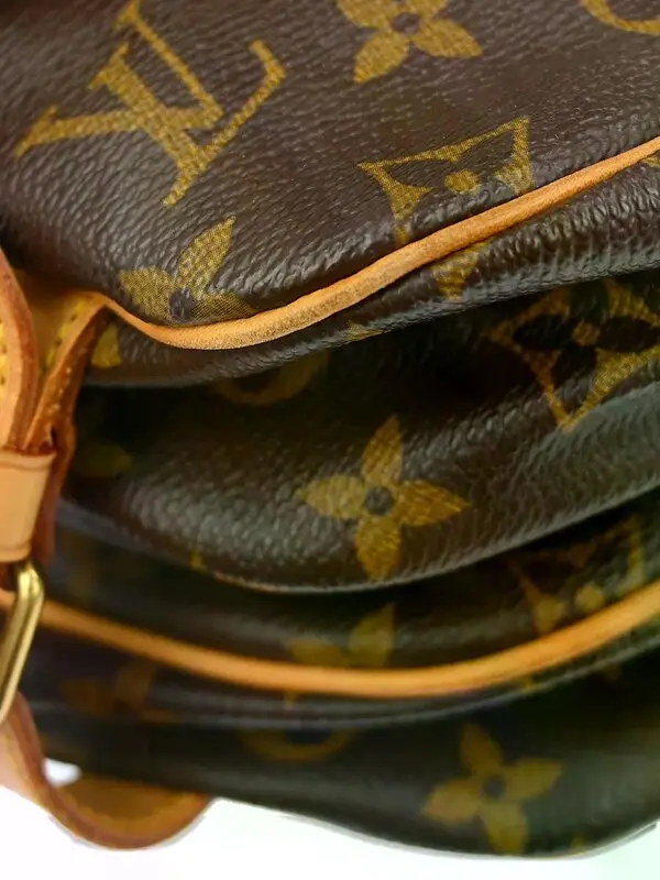 LOUIS VUITTON 2004 30 Monogram Saumur Messenger Bag - Brown