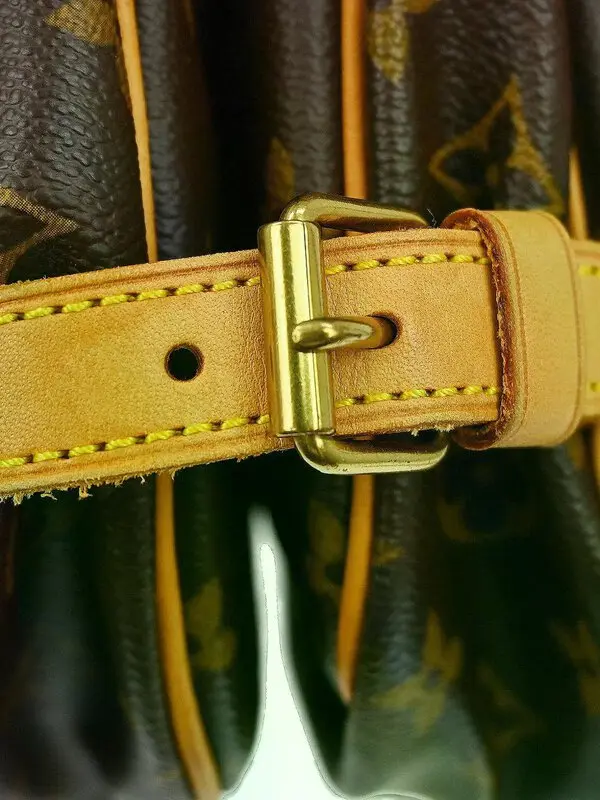 LOUIS VUITTON 2004 30 Monogram Saumur Messenger Bag - Brown