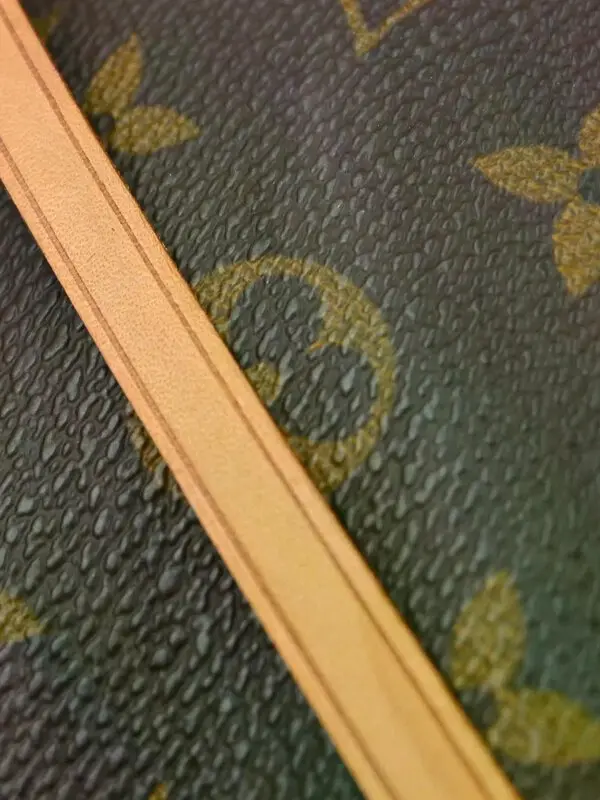 LOUIS VUITTON 2000 Monogram Pochette Handbag