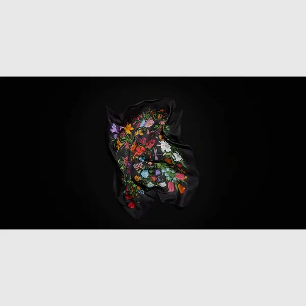 Gucci Printed Gg Wool Silk Shawl - Black