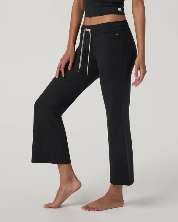 Vuori Halo Slim Flare Ankle Pant - Solid Black