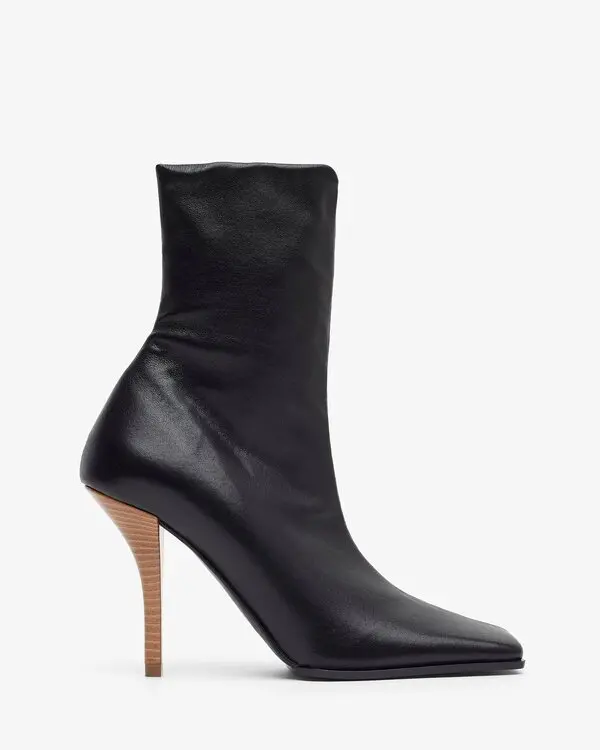 Alaïa 90 Leather Ankle Boots