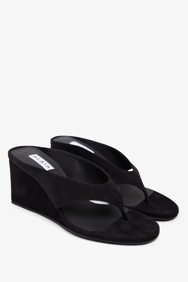 Alaïa 75 Wedge Thong Sandals - Black