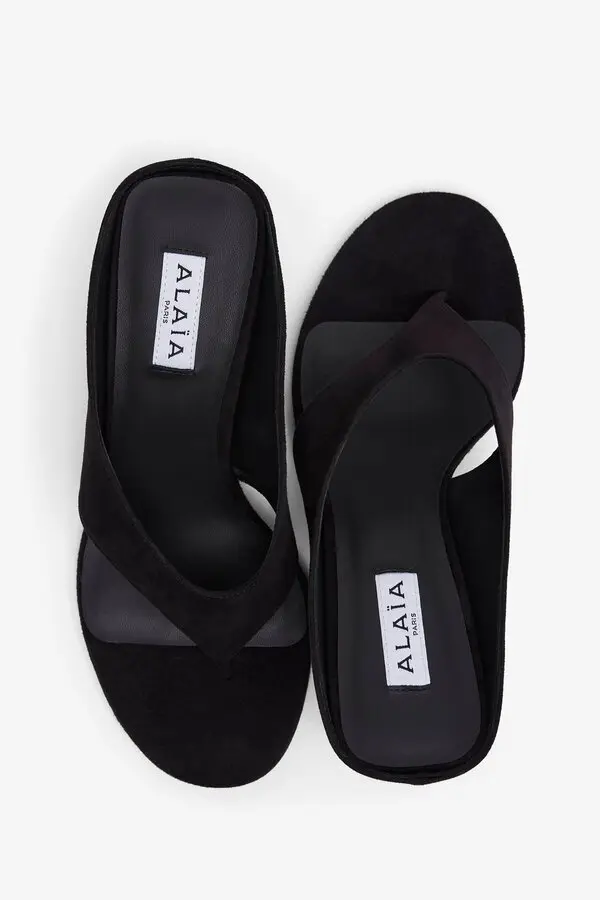 Alaïa 75 Wedge Thong Sandals - Black