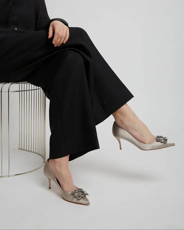 ROGER VIVIER Flower Strass Satin Pumps - Grey