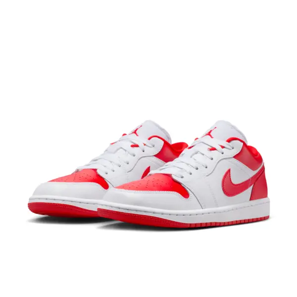 JORDAN 1 Low Top Sneakers