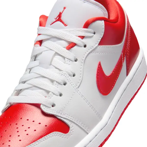 JORDAN 1 Low Top Sneakers