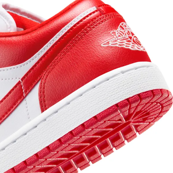 JORDAN 1 Low Top Sneakers