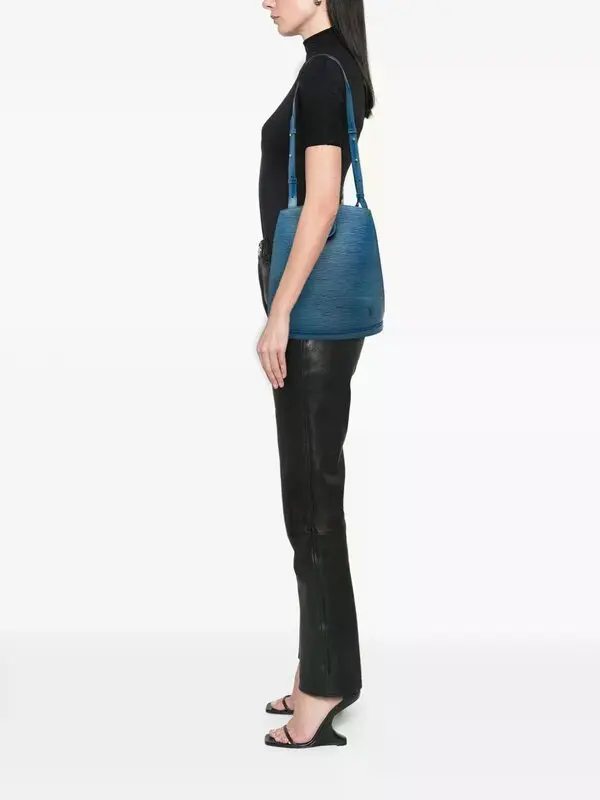 LOUIS VUITTON 1995 Epi Cluny Shoulder Bag - Blue