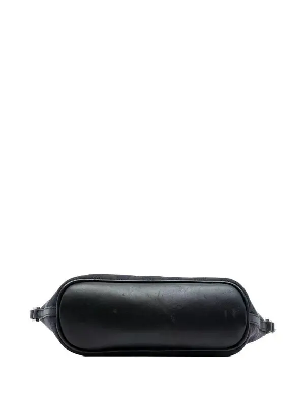 Gucci Gg Canvas Boat Shoulder Bag - Black