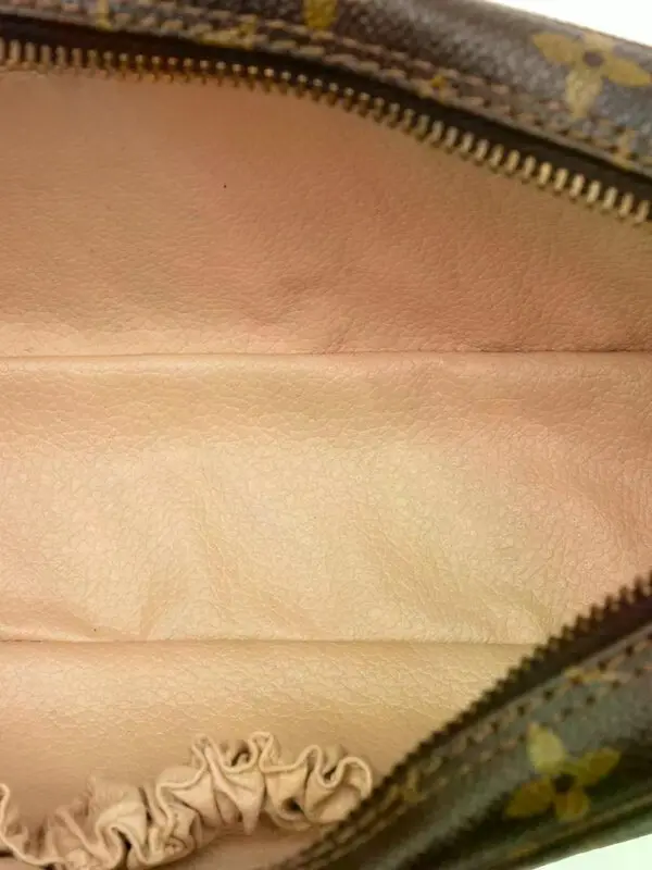 LOUIS VUITTON 1983 Monogram Trousse Toilette 23
