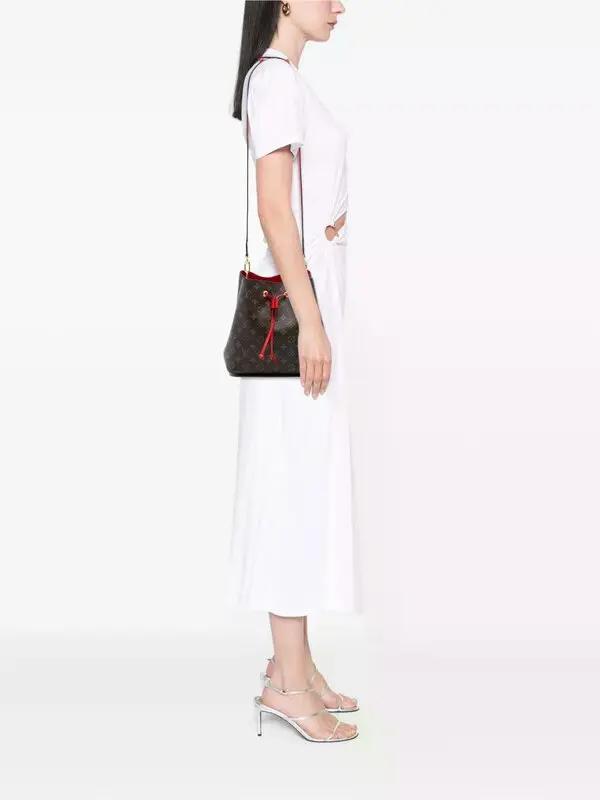 LOUIS VUITTON 2017 Monogram Neonoe Mm Bucket Bag - Brown
