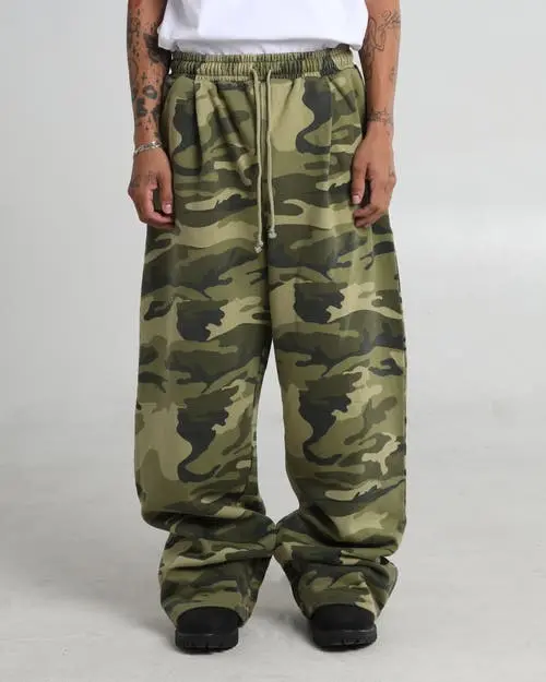 SHAKA WEAR Pleated Sweat Pants - Camo