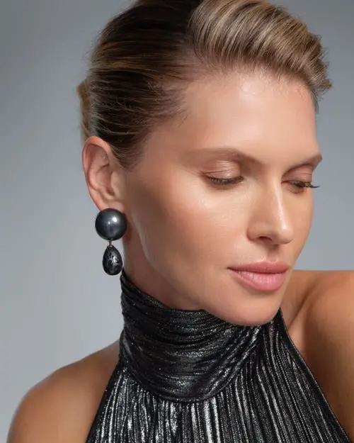 SAULE LABEL Calista Drop Earrings - Phantom Black