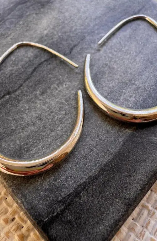 ERIN MCDERMOTT JEWELRY Silver Hampton Hoop Earrings