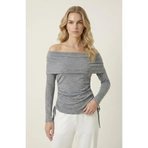 MODENAIRE Off-shoulder Long Sleeve Top