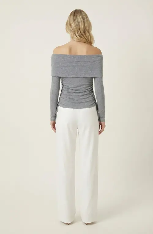 MODENAIRE Off-shoulder Long Sleeve Top
