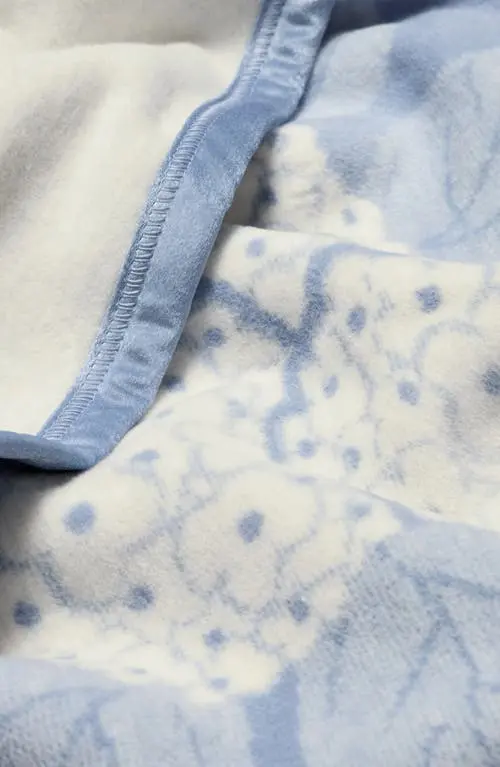 CHAPPYWRAP Hydrangeas Bell Throw Blanket