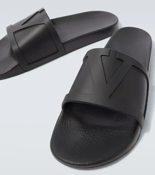 Valentino Garavani Vlogo Slides