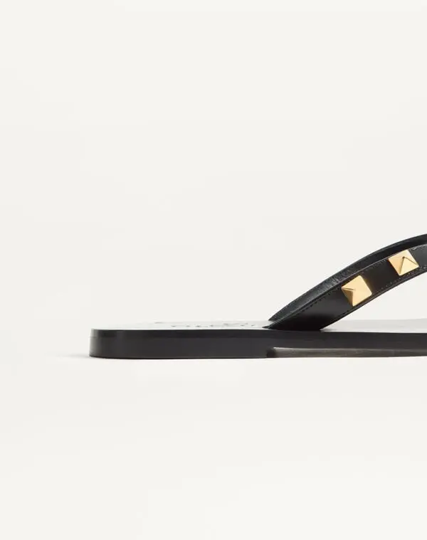 Valentino Garavani Rockstud Calfskin Thong Sandals - Black