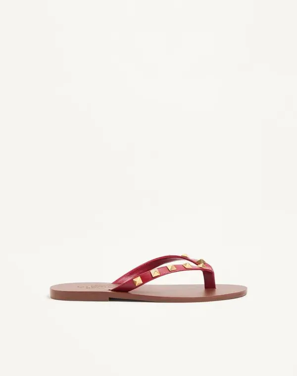 Valentino Garavani Rockstud Calfskin Thong Sandals - Red